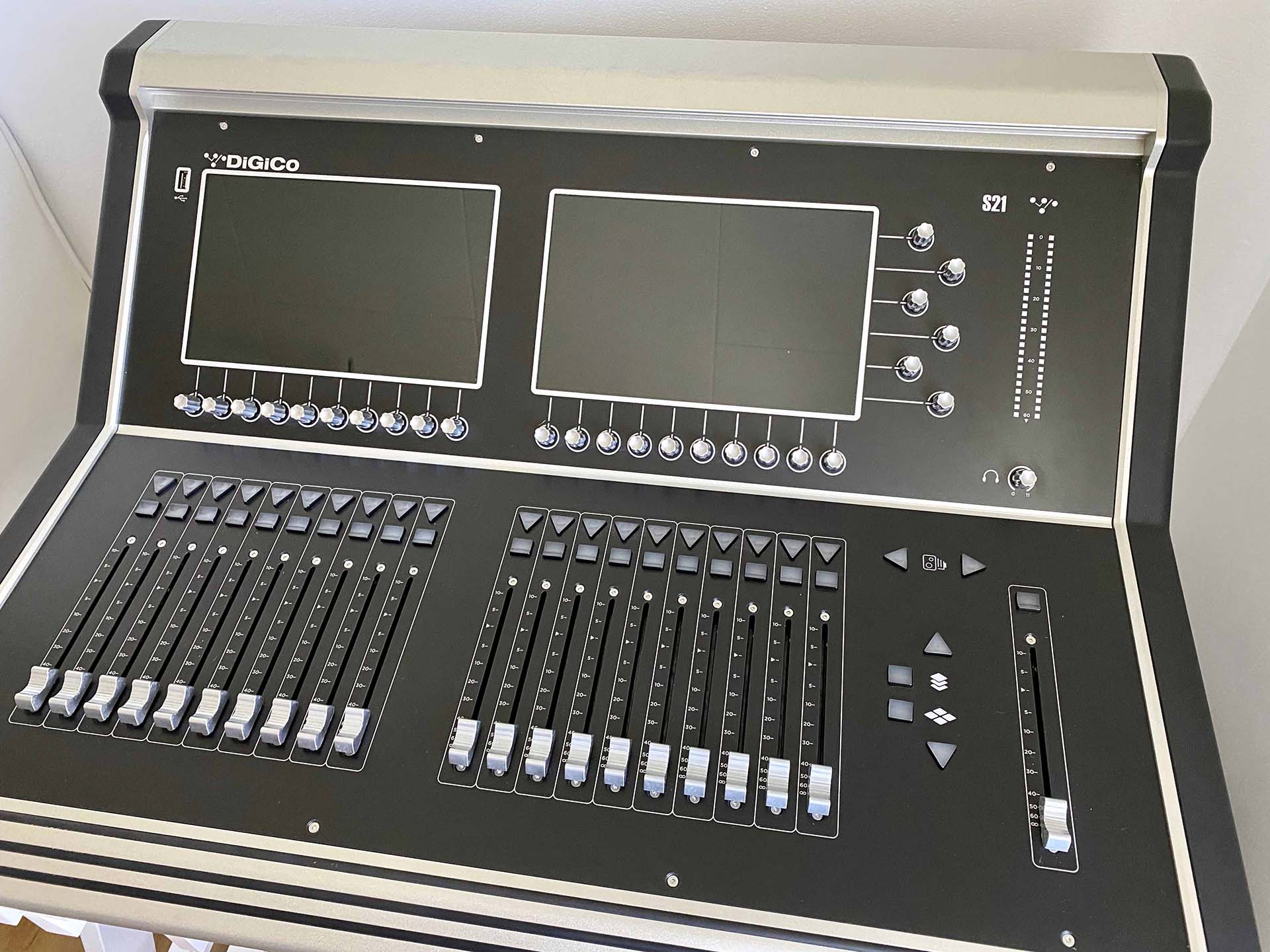 DiGiCo S21 digital mixer – Buy from Gearwise – AV & Stage Equipment